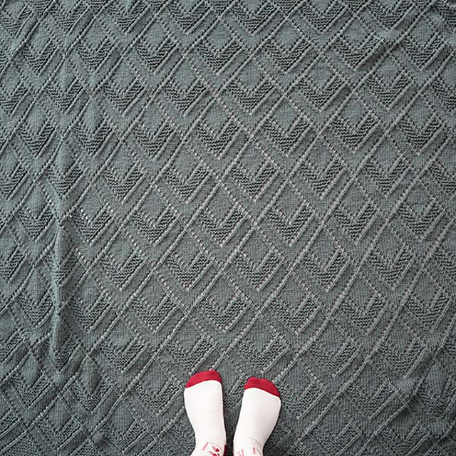 Ravelry: Pangolin Scales Blanket pattern by nalhcib