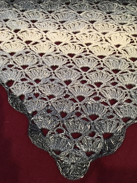 Ravelry: Lace shawl with edging pattern by Valentina