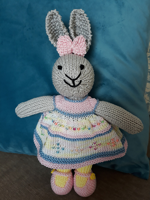 Ravelry: Valerie321's Beaded bunny