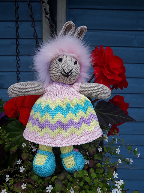 Ravelry: Valerie321's Wavy stripes bunny