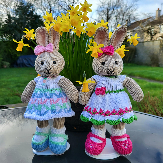 Ravelry: Valerie321's 2 spring bunnies