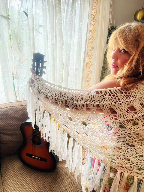 Ravelry: White Winged Dove Shawl pattern by Vanessa Reyes aka Vanrey Knits