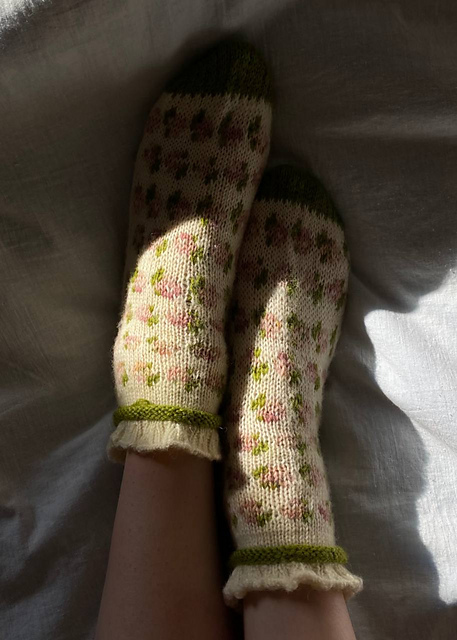 Ravelry: Victorian Socks pattern by MAVE knits