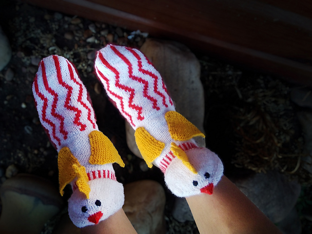 Ravelry: Hen chicken socks pattern by Svetlana Gibadullina