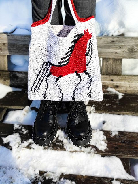 Ravelry: Mezen Horse Tote Bag pattern by Svetlana Gibadullina