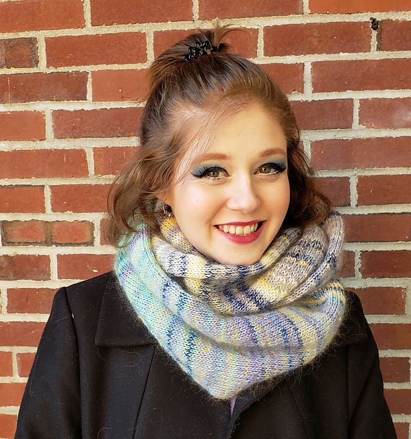 Ravelry: Weatherbee Cowl pattern by Victoria Myers