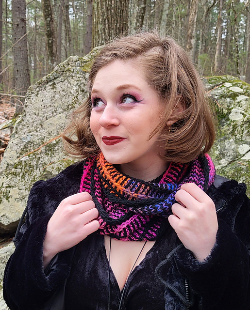 Ravelry: Sadie Cowl pattern by Victoria Myers