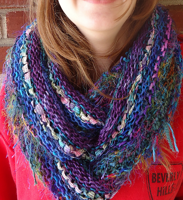 Ravelry: Combo Moebius Cowl pattern by Victoria Myers