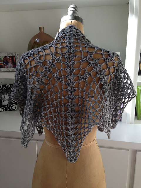 Ravelry: Tiamat Shawlette pattern by Shannon Mullett-Bowlsby