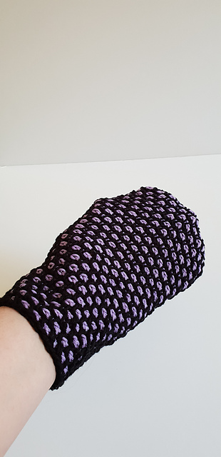 Ravelry: Honeycomb Wash Mitten pattern by Vicky Staden