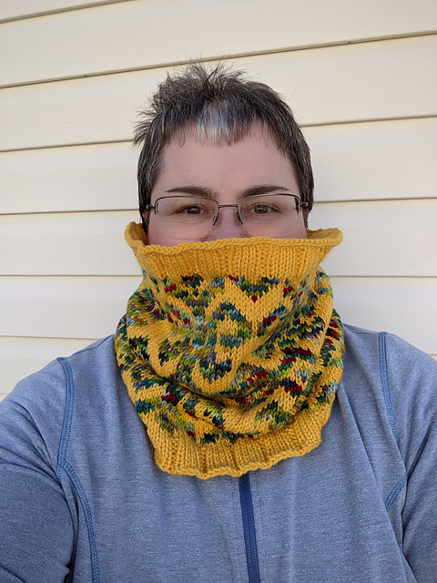 Ravelry: Thrilege Cowl pattern by Vikki Perkins