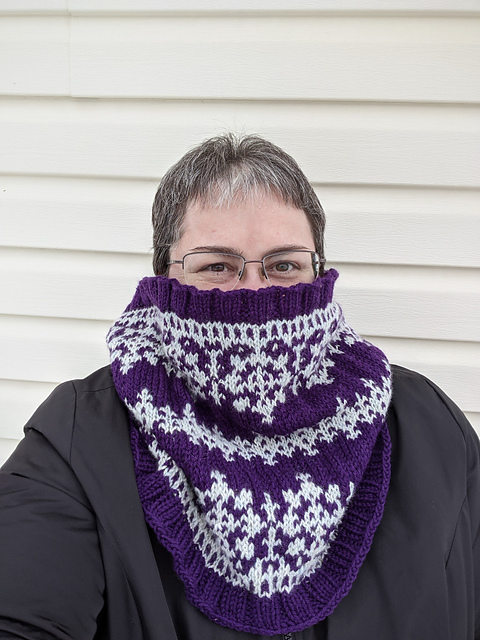 Ravelry: Berenen Cowl pattern by Vikki Perkins