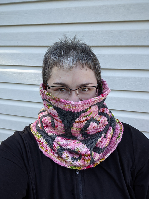Ravelry: Windenne Cowl pattern by Vikki Perkins