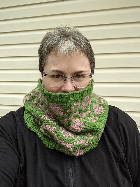 Ravelry: Hrisa Cowl pattern by Vikki Perkins