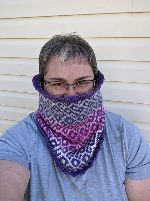 Ravelry: Efnette Cowl pattern by Vikki Perkins
