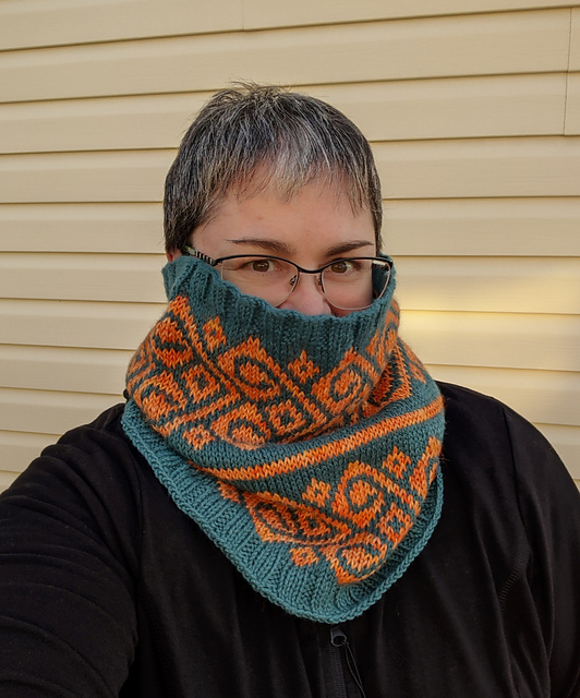 Ravelry: Fada Cowl pattern by Vikki Perkins