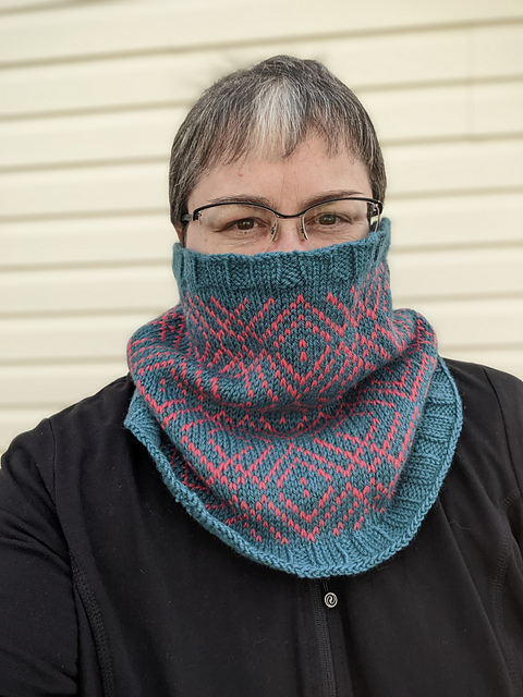 Ravelry: Niwian Cowl pattern by Vikki Perkins