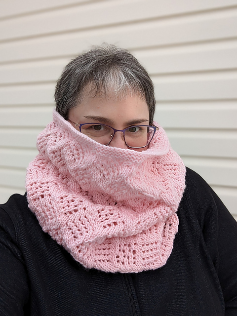 Ravelry: Leactun Cowl pattern by Vikki Perkins