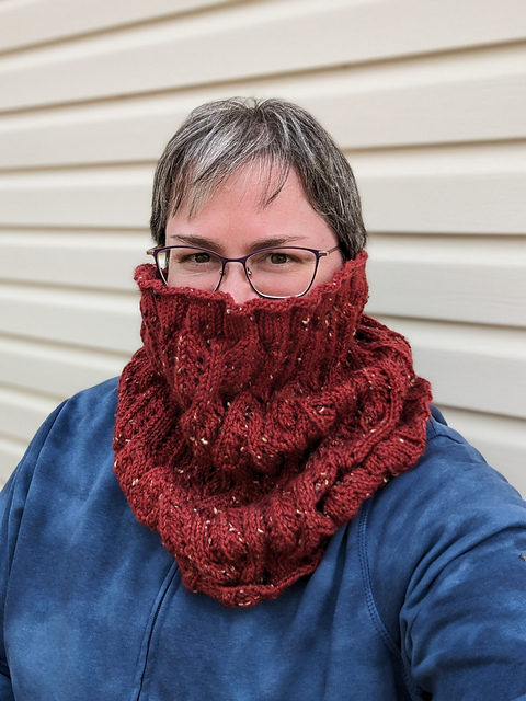 Ravelry: Hyloa Cowl pattern by Vikki Perkins
