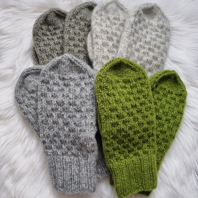 Ravelry: Aurora Felted Mittens pattern by Viktoria Instanes Markussen
