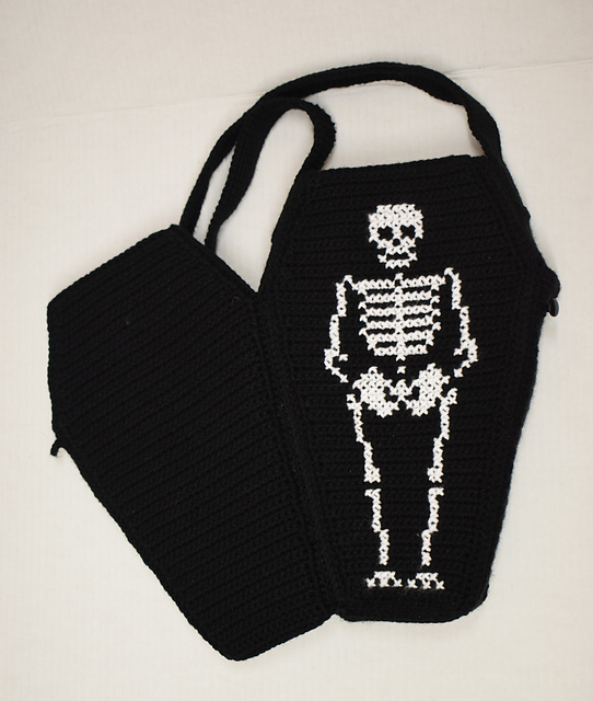 Ravelry: Coffin Purse pattern by Samantha Pekar