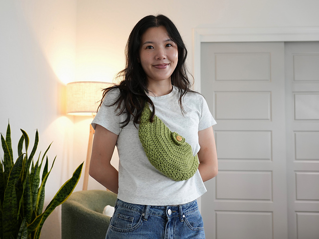 Ravelry: Crescent Bag pattern by Viv Crochets