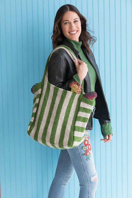 Ravelry: #31 Felted Boat Bag pattern by Jacqueline van Dillen