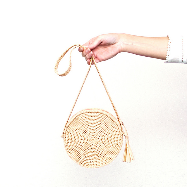 Ravelry: Round Raffia Bag pattern by Tree Studio