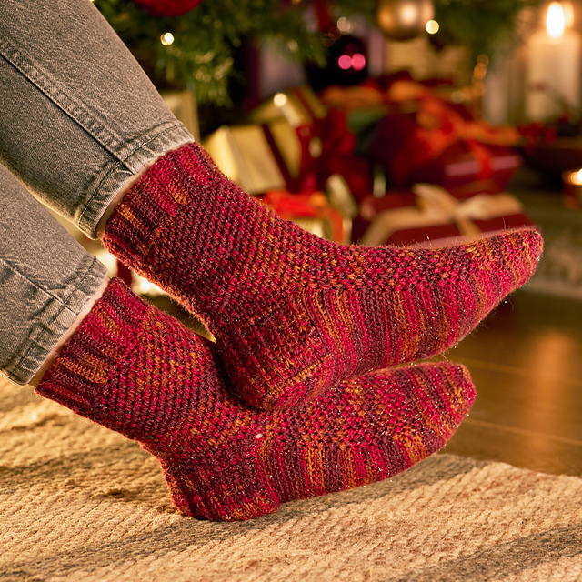 Ravelry: Sparkly | Cinnamon Socks pattern by Anna Nikipirowicz