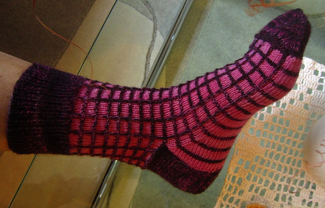 Ravelry: Mosaic Socken Karo pattern by Dela Hausmann