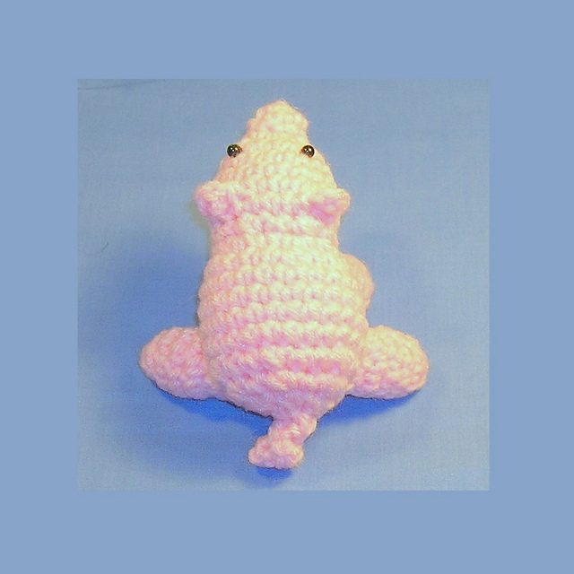 Ravelry: Piggy Sue Seated Pig pattern by Wee Sandy