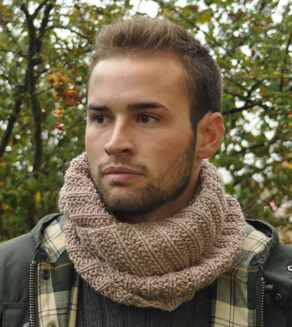 Ravelry: E's Cowl pattern by Gabriele W