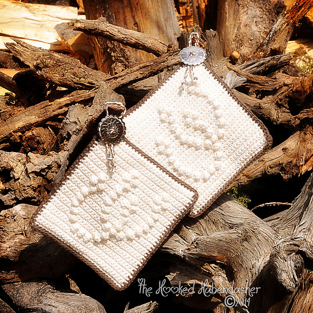 Ravelry: Interlocking Horseshoes Bobble pattern by Kari Philpott