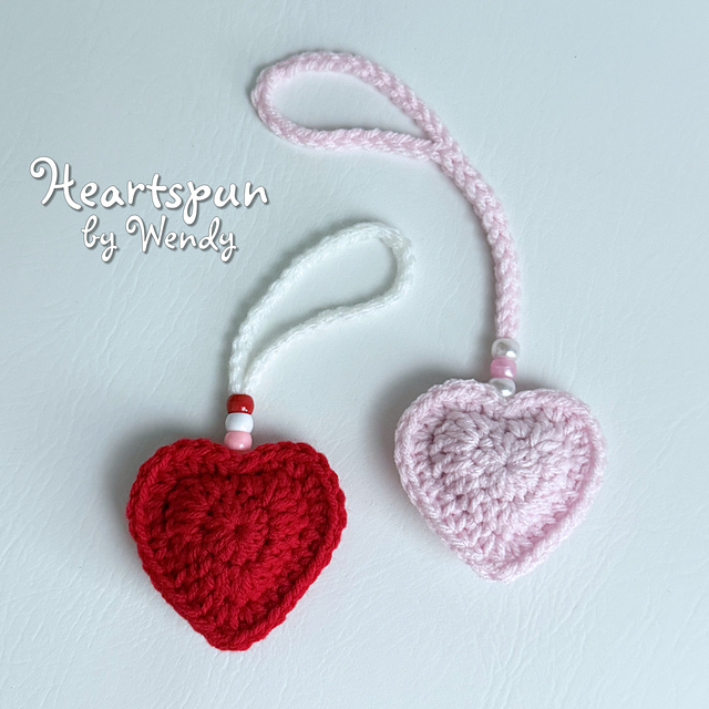 Ravelry: Puffy Heart Ornament pattern by Wendy Connor