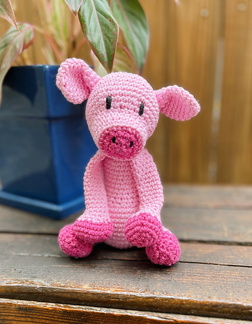 Ravelry: My Pretty Piggy pattern by Sara West