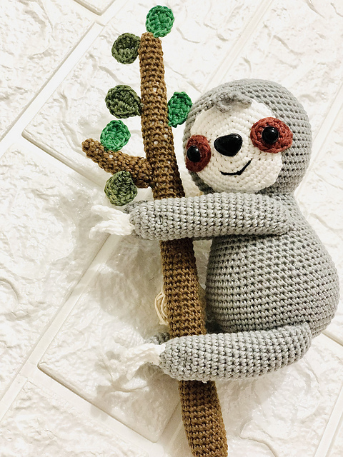 Ravelry: Amigurumi Sloth pattern by dewi wahyuni