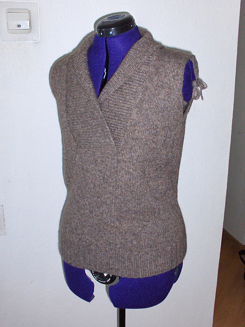 Ravelry: Blusa Lausanne pattern by Pingouin