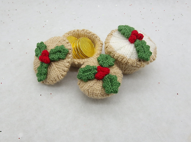 Ravelry: Mince Pie Table Favour/Favor pattern by Claire Munday