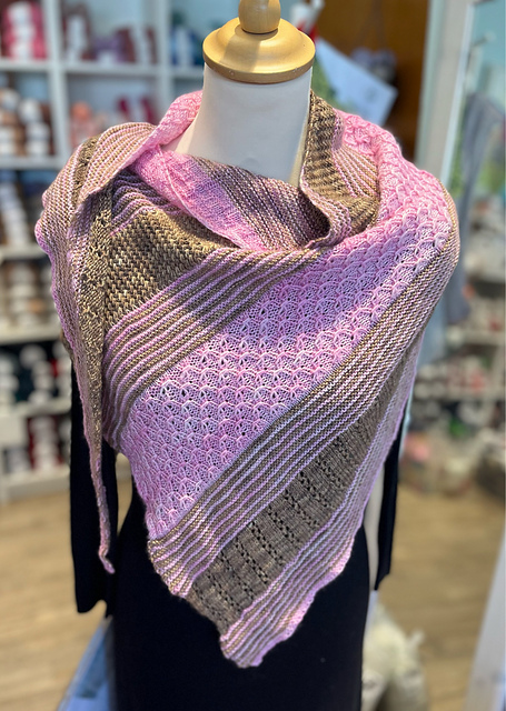 Ravelry: Strandkorbtuch 2 pattern by Sylvia Willms