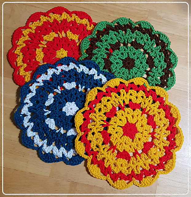 Ravelry: Lacy Hot Pad pattern by Lori-Anne Carr