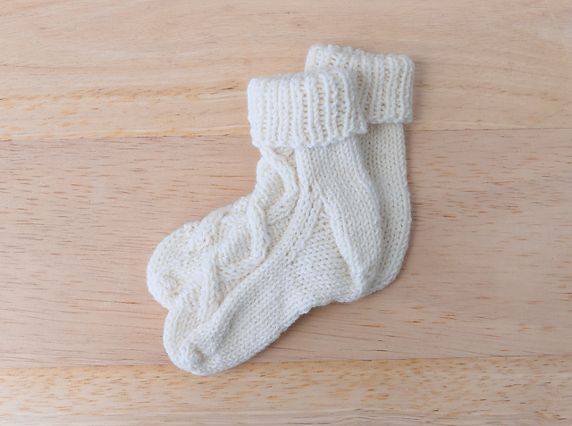 Ravelry: Owlette Booties pattern by Elizabeth Blank