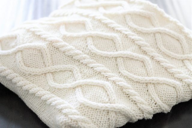 Ravelry: Owlette Blanket pattern by Elizabeth Blank