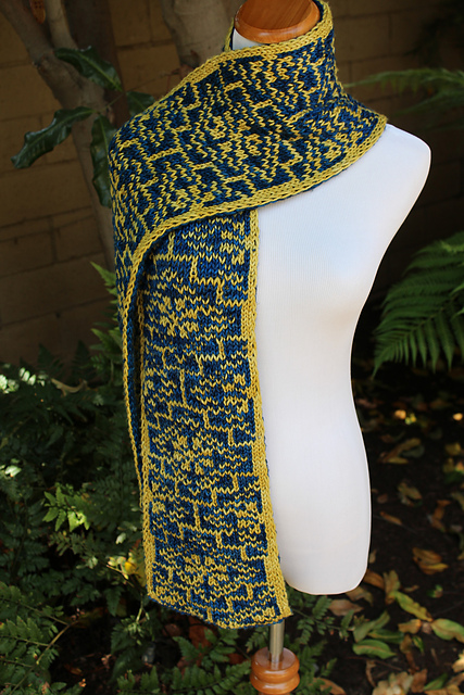 Ravelry: Swedish Rosette Scarf pattern by Pam Jemelian