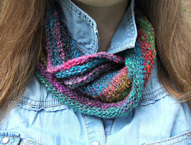 Ravelry: Simply Twisted Cowl pattern by Winwick Mum