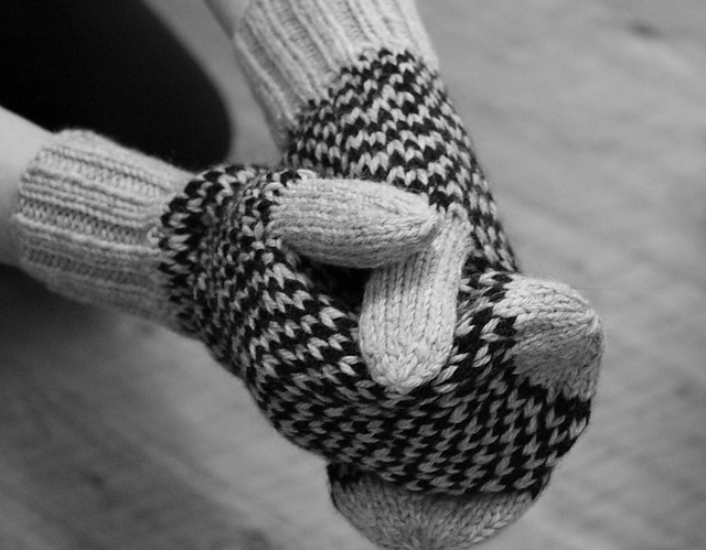 Ravelry: willowcanda's Ex-Newfoundland Mittens