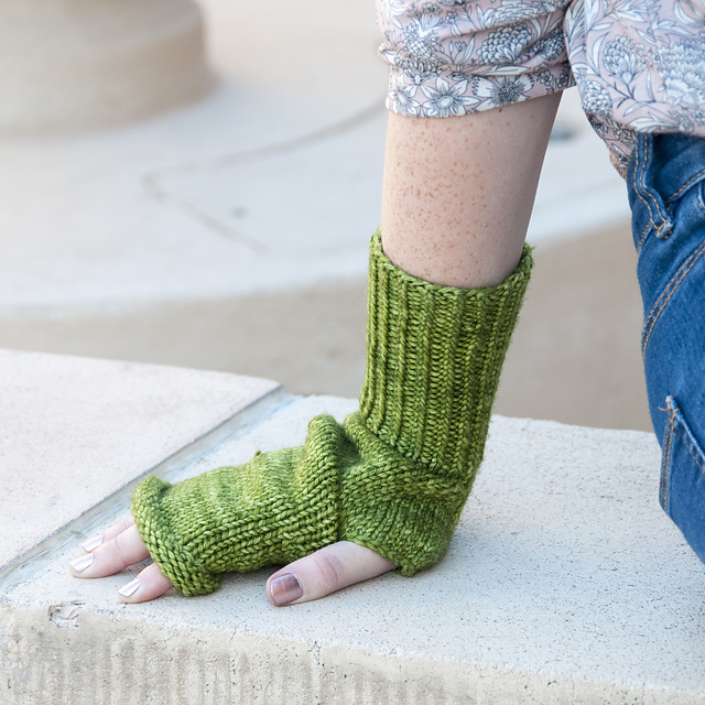 Ravelry: Downtown Fold-Down Mitts pattern by Donnie Herrington