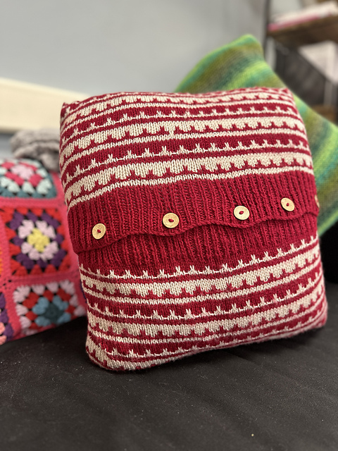 Ravelry: Cushion 7025 pattern by Yarnsmiths