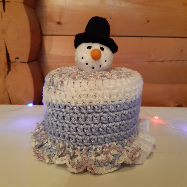 Ravelry: Frilly Toilet Roll Cosy pattern by Myrna Hildebrandt