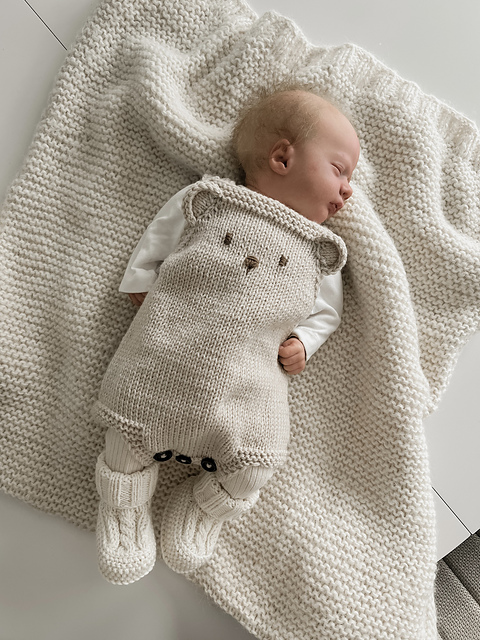 Ravelry: Teddy Playsuit pattern by Frida Raaberg