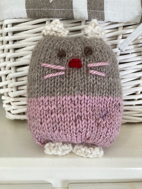 Ravelry: Little Cat pattern by Woolley Things